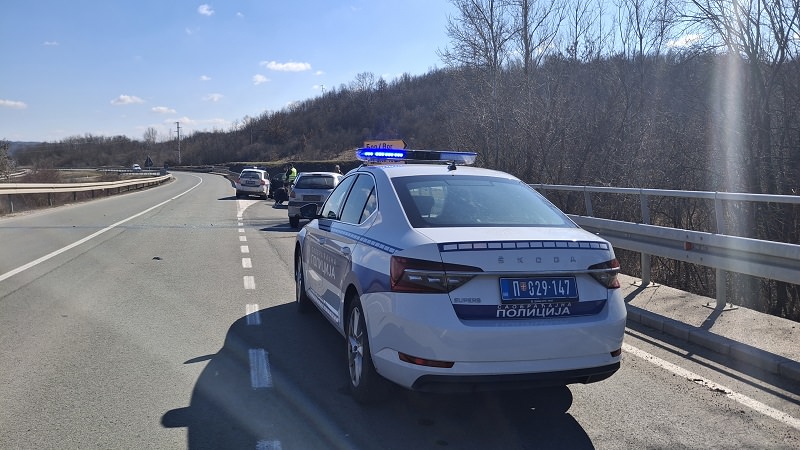 Saobraćajna nezgoda kod skretanja za Bor, povređena jedna osoba - Bor 030